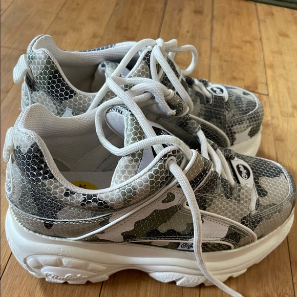 Buffalo London | Shoes | Buffalo London Classic Leather Platform ...